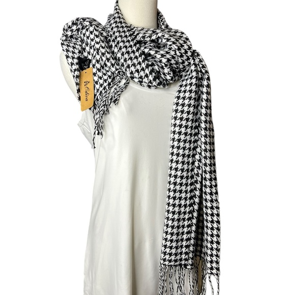 Diva | Accessories | Nwt Odiva Chic Black And White Houndstooth Scarf ...